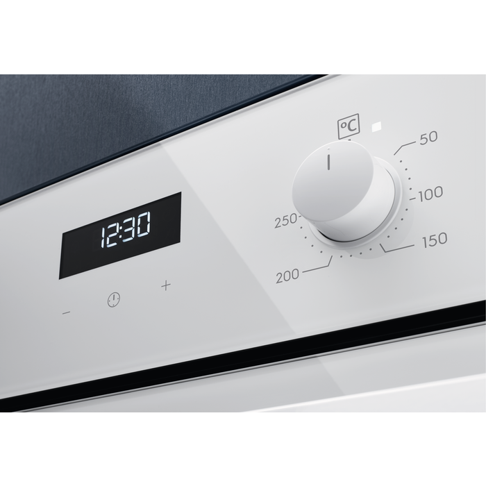 600 SurroundCook Varmluftsovn Indbygningsovn | Electrolux